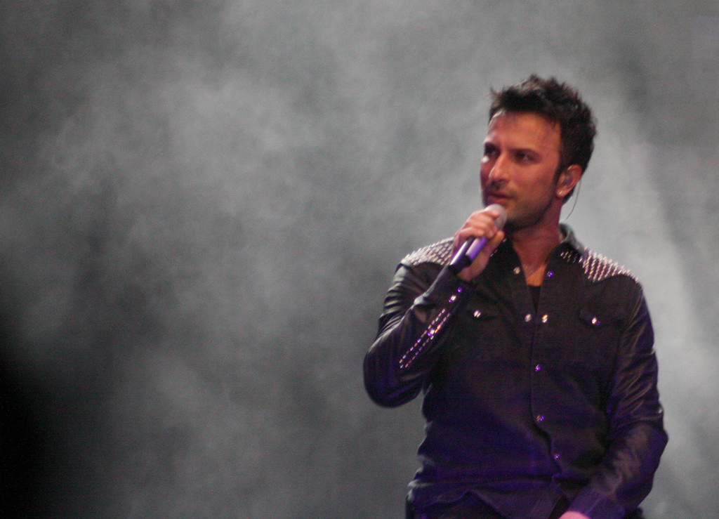 Tarkan Greeted the Women's Volleyball Players with a Song