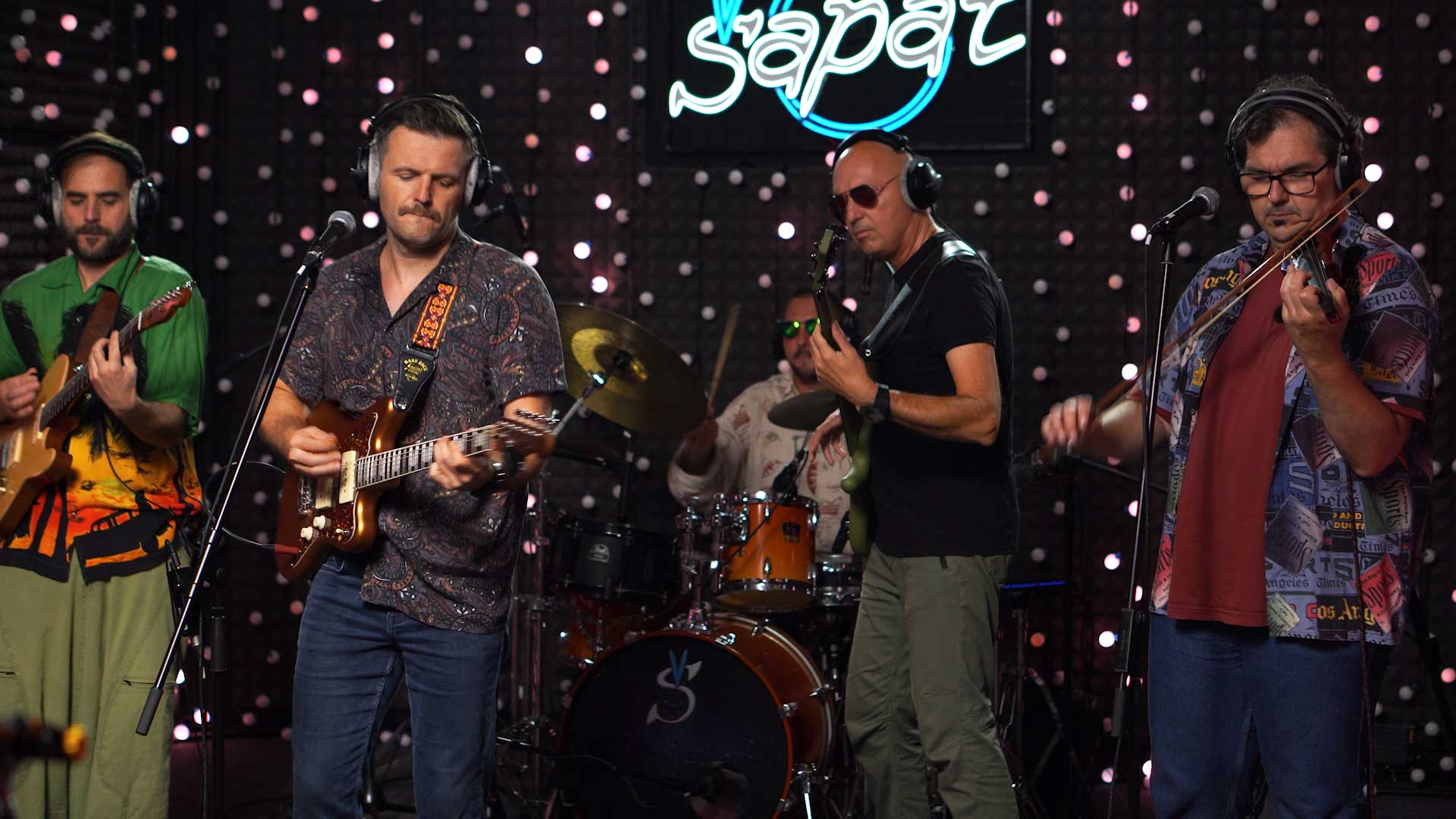 The Unique Soundscape of Alternative Pop | Music Nonstop Today